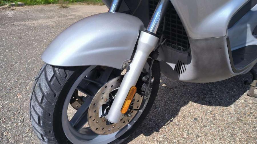 Pelēks Piaggio X9 2006 Alīta, ar dzinēja tilpumu 0.13 L un nobraukumu 10 tūkst. km par 1450 €, foto 13 vietnē AUTOMOTO.COM.LV