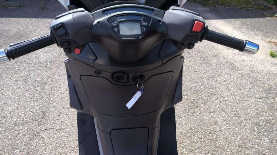 Pelēks Piaggio X9 2006 Alīta, ar dzinēja tilpumu 0.13 L un nobraukumu 10 tūkst. km par 1450 €, foto 18 vietnē AUTOMOTO.COM.LV