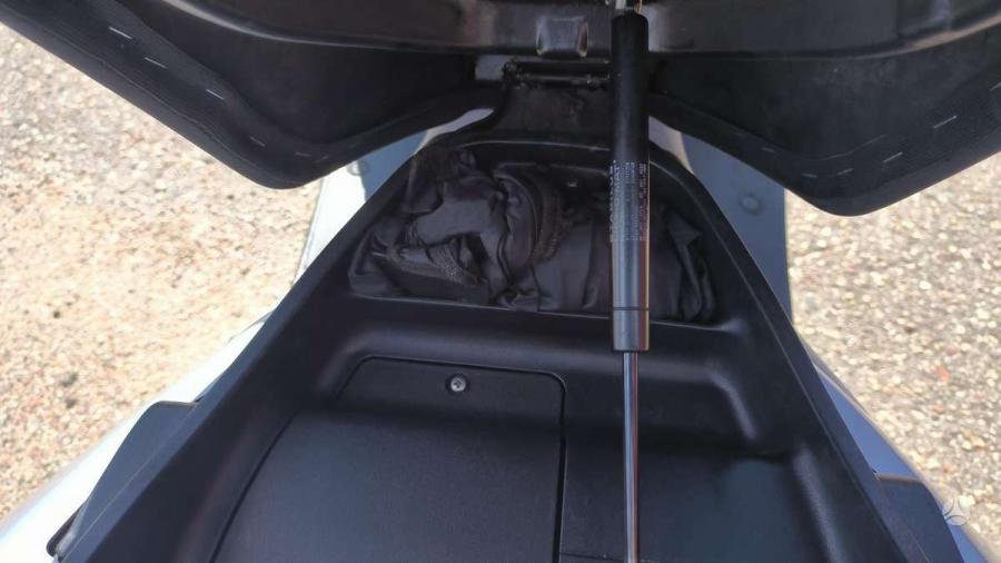 Pelēks Piaggio X9 2006 Alīta, ar dzinēja tilpumu 0.13 L un nobraukumu 10 tūkst. km par 1450 €, foto 21 vietnē AUTOMOTO.COM.LV