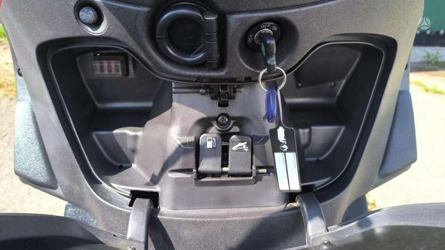 Pelēks Piaggio X9 2006 Alīta, ar dzinēja tilpumu 0.13 L un nobraukumu 10 tūkst. km par 1450 €, foto 23 vietnē AUTOMOTO.COM.LV
