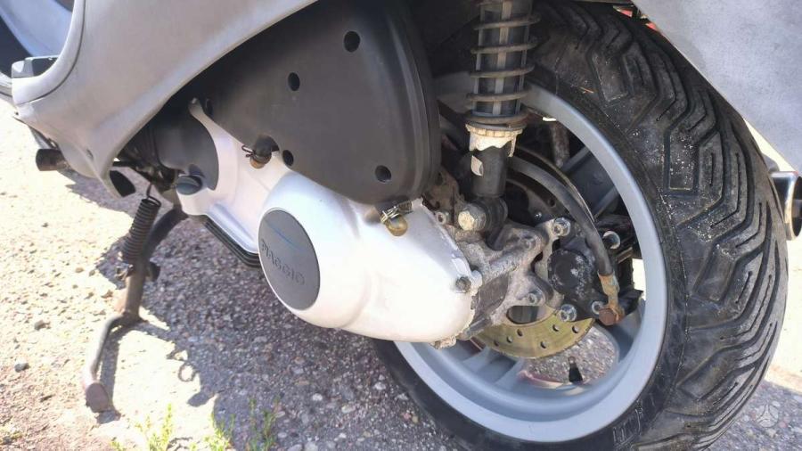 Pelēks Piaggio X9 2006 Alīta, ar dzinēja tilpumu 0.13 L un nobraukumu 10 tūkst. km par 1450 €, foto 24 vietnē AUTOMOTO.COM.LV