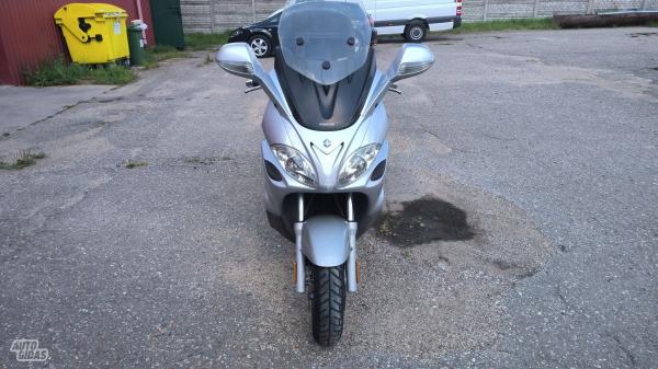 Pelēks Piaggio X9 2006 Alīta, ar dzinēja tilpumu 0.13 L un nobraukumu 10 tūkst. km par 1350 €, foto 3 vietnē AUTOMOTO.COM.LV