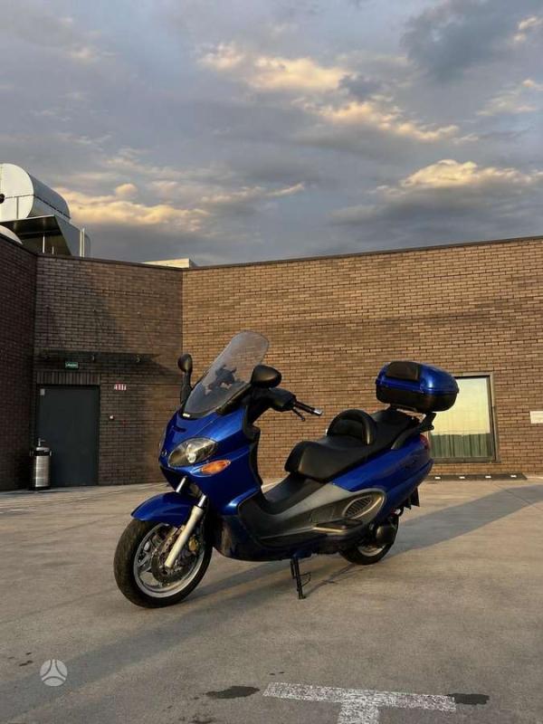Piaggio X9 2002 в Вильнюс, объемом двигателя 0.13 л и пробегом 28 тыс. км за 1800 €, фото 1 на AUTOMOTO.COM.LV