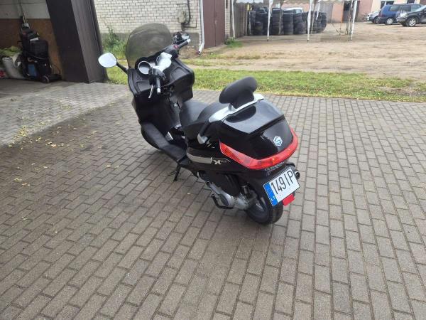 Melns Piaggio Xevo 2010 Tauragė, ar dzinēja tilpumu 0.13 L un nobraukumu 9 tūkst. km par 1100 €, foto 1 vietnē AUTOMOTO.COM.LV