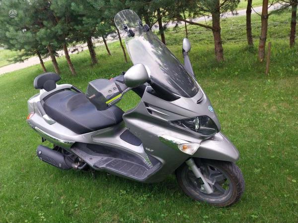 Grey Piaggio Xevo 2010 in Moletai, with an engine capacity of 0.13 L and mileage of 19 thousand km for 1200 €, photo 1 on AUTOMOTO.COM.LV