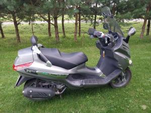 Grey Piaggio Xevo 2010 in Moletai, with an engine capacity of 0.13 L and mileage of 19 thousand km for 1200 €, photo 3 on AUTOMOTO.COM.LV
