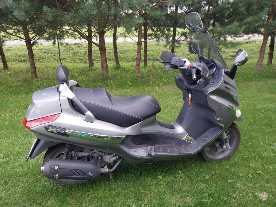 Grey Piaggio Xevo 2010 in Moletai, with an engine capacity of 0.13 L and mileage of 19 thousand km for 1200 €, photo 3 on AUTOMOTO.COM.LV
