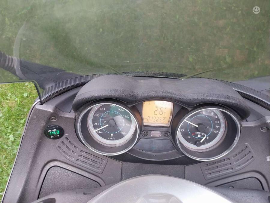 Grey Piaggio Xevo 2010 in Moletai, with an engine capacity of 0.13 L and mileage of 19 thousand km for 1200 €, photo 6 on AUTOMOTO.COM.LV