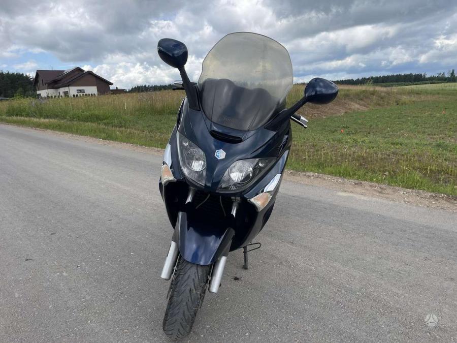 Piaggio Xevo 2008 Viļņa, ar dzinēja tilpumu 0.40 L un nobraukumu 40 tūkst. km par 1250 €, foto 3 vietnē AUTOMOTO.COM.LV