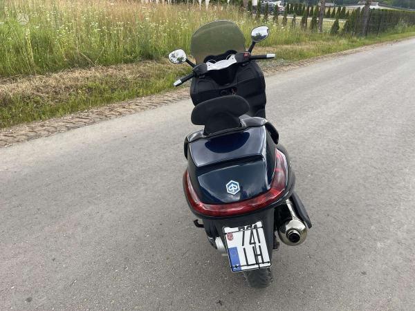 Piaggio Xevo 2008 Viļņa, ar dzinēja tilpumu 0.40 L un nobraukumu 40 tūkst. km par 1250 €, foto 6 vietnē AUTOMOTO.COM.LV