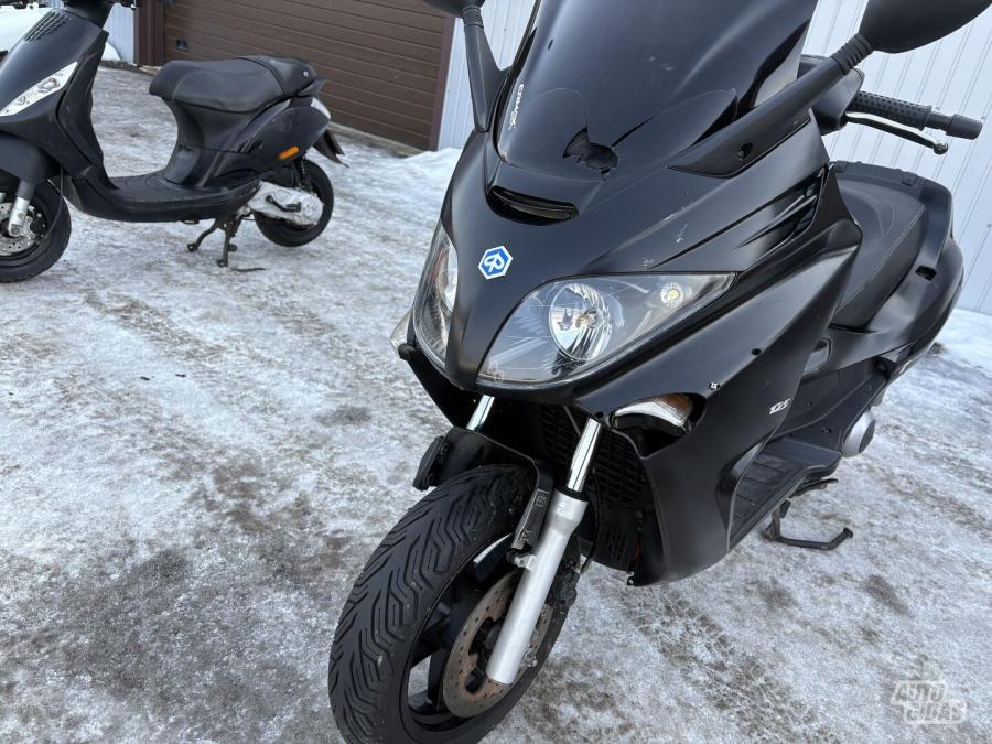 Piaggio Xevo 2015 в Кельме, объемом двигателя 0.13 л и пробегом 24 тыс. км за 615 €, фото 7 на AUTOMOTO.COM.LV