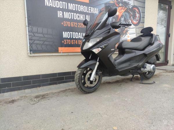 Piaggio Xevo 2016 Panevēža, ar dzinēja tilpumu 0.13 L un nobraukumu 16 tūkst. km par 1650 €, foto 2 vietnē AUTOMOTO.COM.LV