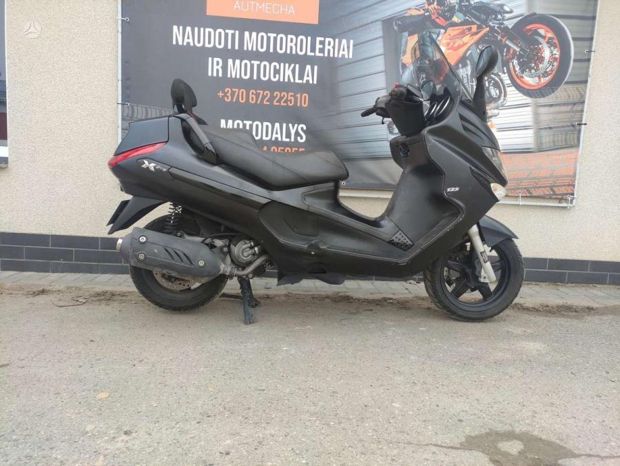 Piaggio Xevo 2016 Panevēža, ar dzinēja tilpumu 0.13 L un nobraukumu 16 tūkst. km par 1650 €, foto 4 vietnē AUTOMOTO.COM.LV