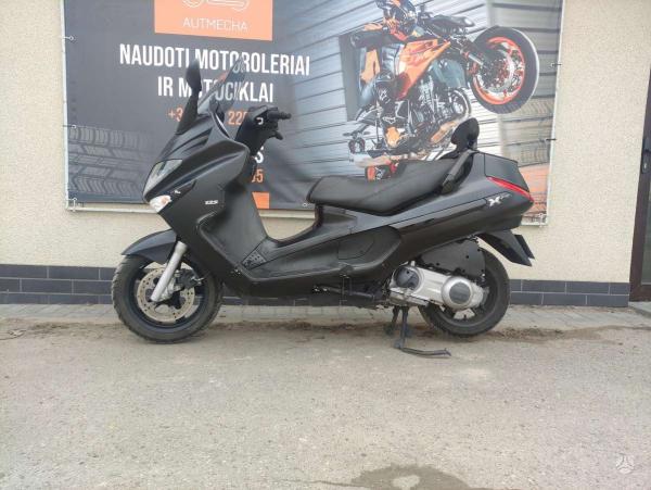 Piaggio Xevo 2016 Panevēža, ar dzinēja tilpumu 0.13 L un nobraukumu 16 tūkst. km par 1650 €, foto 4 vietnē AUTOMOTO.COM.LV
