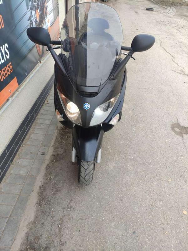 Piaggio Xevo 2016 Panevēža, ar dzinēja tilpumu 0.13 L un nobraukumu 16 tūkst. km par 1650 €, foto 5 vietnē AUTOMOTO.COM.LV
