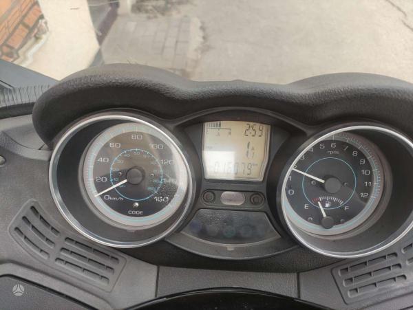 Piaggio Xevo 2016 Panevēža, ar dzinēja tilpumu 0.13 L un nobraukumu 16 tūkst. km par 1650 €, foto 6 vietnē AUTOMOTO.COM.LV