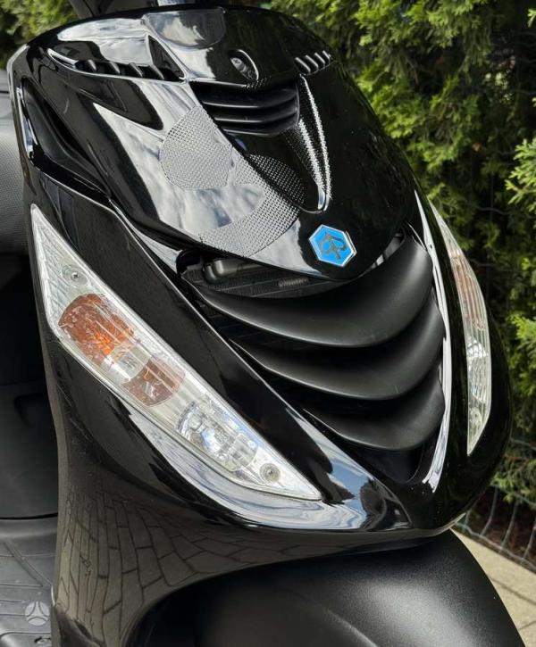 Черный Piaggio ZIP 2003 в Мариямполе, объемом двигателя 49.00 л и пробегом 6 тыс. км за 1999 €, фото 8 на AUTOMOTO.COM.LV