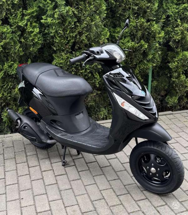 Melns Piaggio ZIP 2003 Marijampole, ar dzinēja tilpumu 49.00 L un nobraukumu 6 tūkst. km par 1999 €, foto 1 vietnē AUTOMOTO.COM.LV
