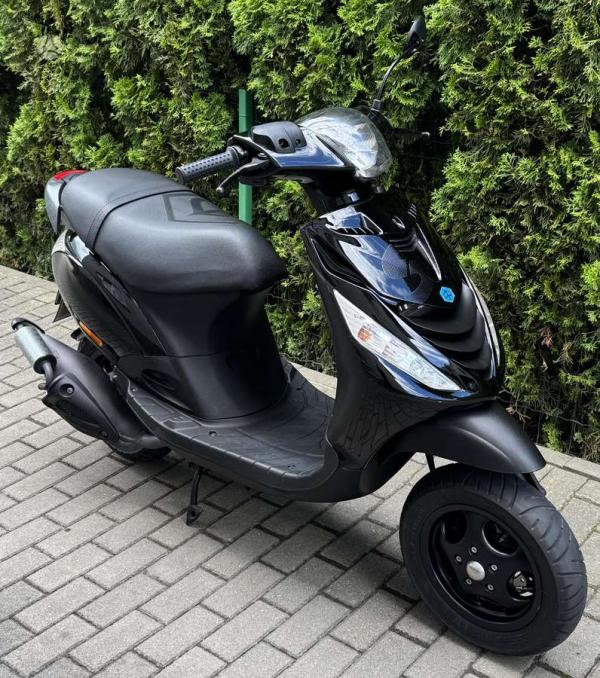 Melns Piaggio ZIP 2003 Marijampole, ar dzinēja tilpumu 49.00 L un nobraukumu 6 tūkst. km par 1999 €, foto 2 vietnē AUTOMOTO.COM.LV