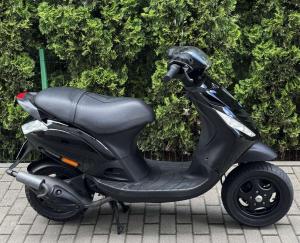Melns Piaggio ZIP 2003 Marijampole, ar dzinēja tilpumu 49.00 L un nobraukumu 6 tūkst. km par 1999 €, foto 4 vietnē AUTOMOTO.COM.LV