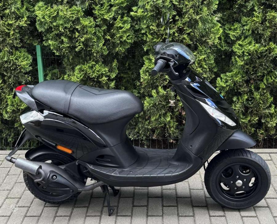 Melns Piaggio ZIP 2003 Marijampole, ar dzinēja tilpumu 49.00 L un nobraukumu 6 tūkst. km par 1999 €, foto 4 vietnē AUTOMOTO.COM.LV