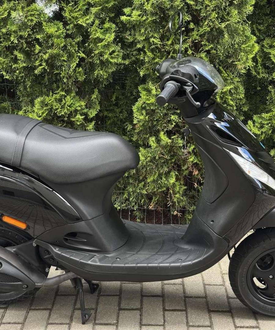 Melns Piaggio ZIP 2003 Marijampole, ar dzinēja tilpumu 49.00 L un nobraukumu 6 tūkst. km par 1999 €, foto 7 vietnē AUTOMOTO.COM.LV