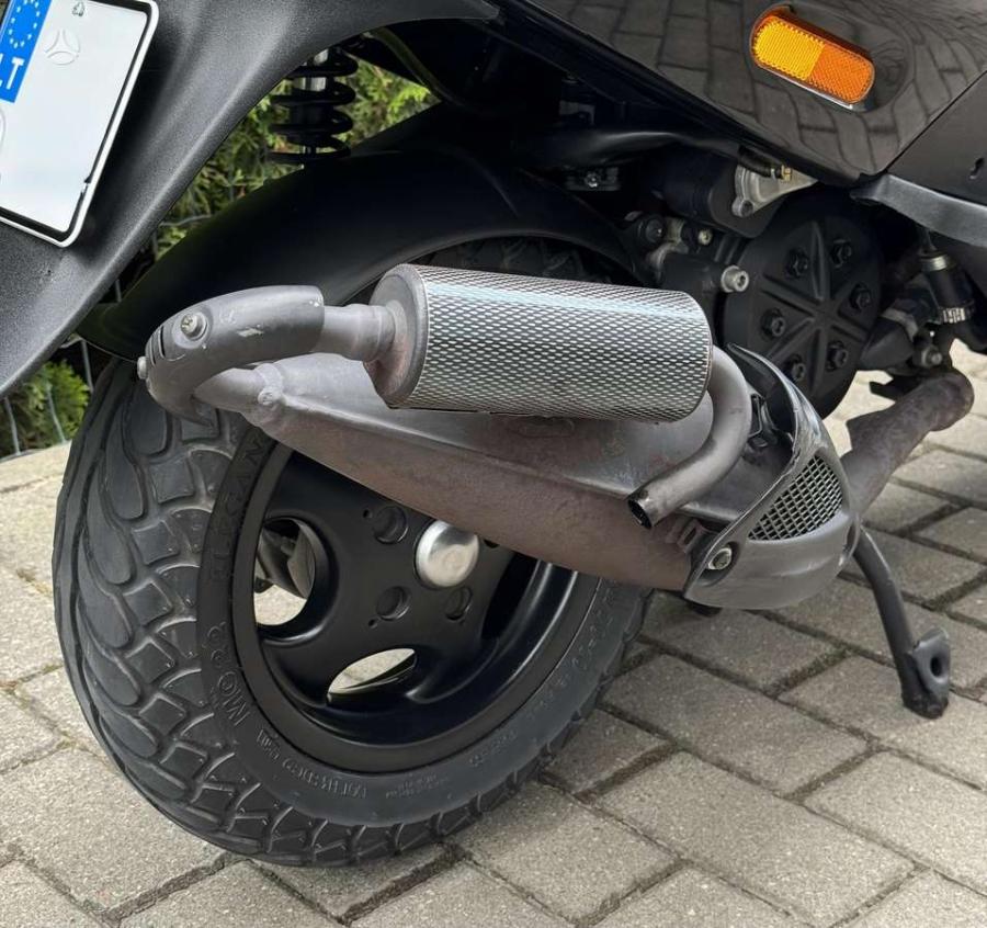 Melns Piaggio ZIP 2003 Marijampole, ar dzinēja tilpumu 49.00 L un nobraukumu 6 tūkst. km par 1999 €, foto 17 vietnē AUTOMOTO.COM.LV