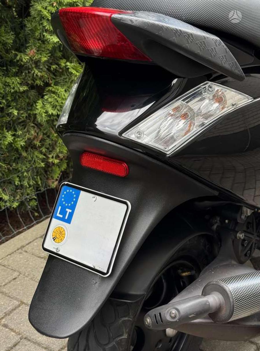 Melns Piaggio ZIP 2003 Marijampole, ar dzinēja tilpumu 49.00 L un nobraukumu 6 tūkst. km par 1999 €, foto 19 vietnē AUTOMOTO.COM.LV