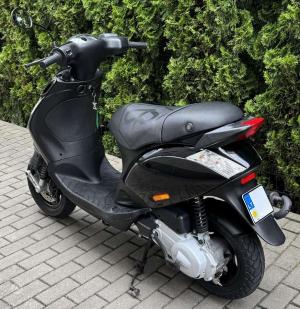 Melns Piaggio ZIP 2003 Marijampole, ar dzinēja tilpumu 49.00 L un nobraukumu 6 tūkst. km par 1999 €, foto 20 vietnē AUTOMOTO.COM.LV