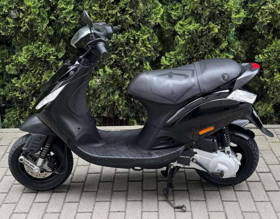 Melns Piaggio ZIP 2003 Marijampole, ar dzinēja tilpumu 49.00 L un nobraukumu 6 tūkst. km par 1999 €, foto 21 vietnē AUTOMOTO.COM.LV