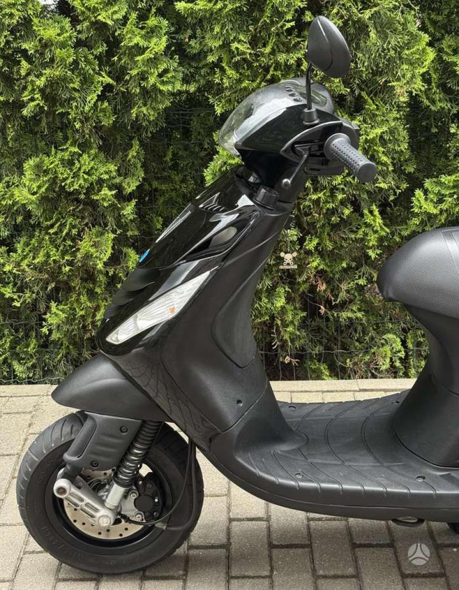 Melns Piaggio ZIP 2003 Marijampole, ar dzinēja tilpumu 49.00 L un nobraukumu 6 tūkst. km par 1999 €, foto 23 vietnē AUTOMOTO.COM.LV