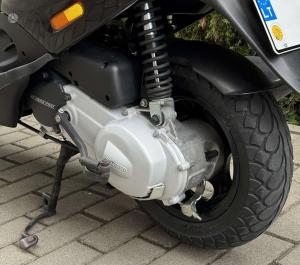 Melns Piaggio ZIP 2003 Marijampole, ar dzinēja tilpumu 49.00 L un nobraukumu 6 tūkst. km par 1999 €, foto 26 vietnē AUTOMOTO.COM.LV