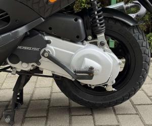 Melns Piaggio ZIP 2003 Marijampole, ar dzinēja tilpumu 49.00 L un nobraukumu 6 tūkst. km par 1999 €, foto 27 vietnē AUTOMOTO.COM.LV