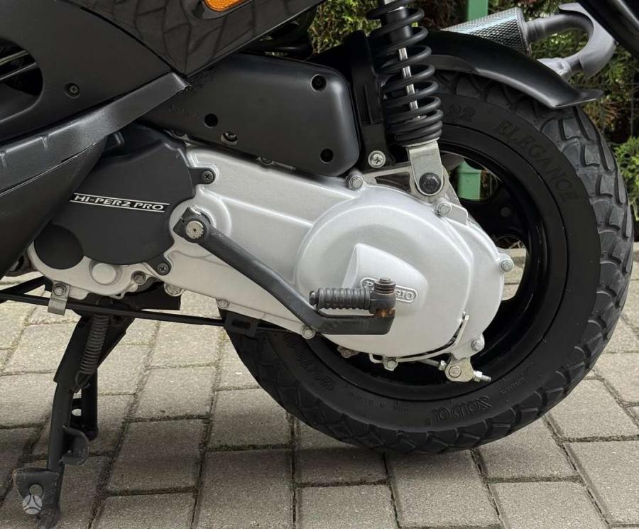 Melns Piaggio ZIP 2003 Marijampole, ar dzinēja tilpumu 49.00 L un nobraukumu 6 tūkst. km par 1999 €, foto 27 vietnē AUTOMOTO.COM.LV