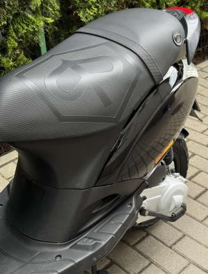 Melns Piaggio ZIP 2003 Marijampole, ar dzinēja tilpumu 49.00 L un nobraukumu 6 tūkst. km par 1999 €, foto 29 vietnē AUTOMOTO.COM.LV