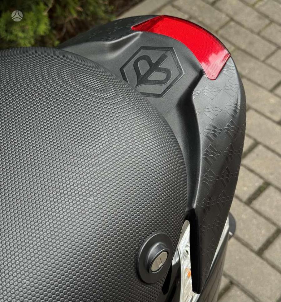 Melns Piaggio ZIP 2003 Marijampole, ar dzinēja tilpumu 49.00 L un nobraukumu 6 tūkst. km par 1999 €, foto 30 vietnē AUTOMOTO.COM.LV