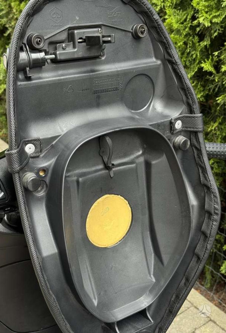 Melns Piaggio ZIP 2003 Marijampole, ar dzinēja tilpumu 49.00 L un nobraukumu 6 tūkst. km par 1999 €, foto 32 vietnē AUTOMOTO.COM.LV
