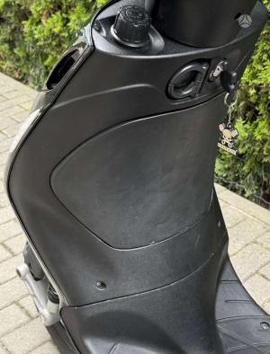 Melns Piaggio ZIP 2003 Marijampole, ar dzinēja tilpumu 49.00 L un nobraukumu 6 tūkst. km par 1999 €, foto 34 vietnē AUTOMOTO.COM.LV
