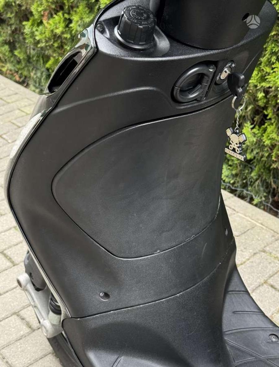 Melns Piaggio ZIP 2003 Marijampole, ar dzinēja tilpumu 49.00 L un nobraukumu 6 tūkst. km par 1999 €, foto 34 vietnē AUTOMOTO.COM.LV