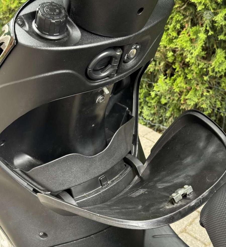 Melns Piaggio ZIP 2003 Marijampole, ar dzinēja tilpumu 49.00 L un nobraukumu 6 tūkst. km par 1999 €, foto 35 vietnē AUTOMOTO.COM.LV