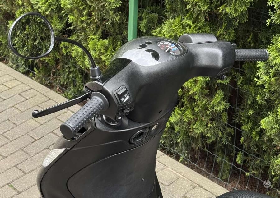 Melns Piaggio ZIP 2003 Marijampole, ar dzinēja tilpumu 49.00 L un nobraukumu 6 tūkst. km par 1999 €, foto 41 vietnē AUTOMOTO.COM.LV