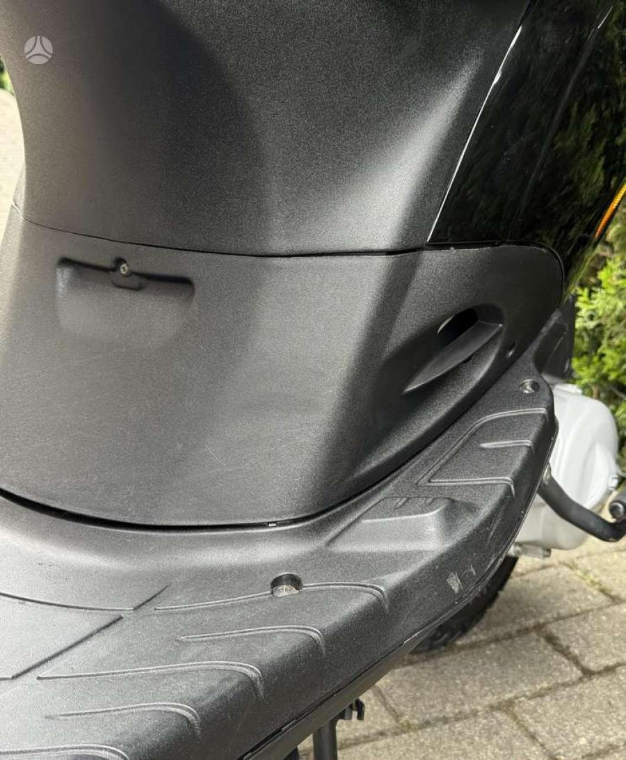 Melns Piaggio ZIP 2003 Marijampole, ar dzinēja tilpumu 49.00 L un nobraukumu 6 tūkst. km par 1999 €, foto 47 vietnē AUTOMOTO.COM.LV