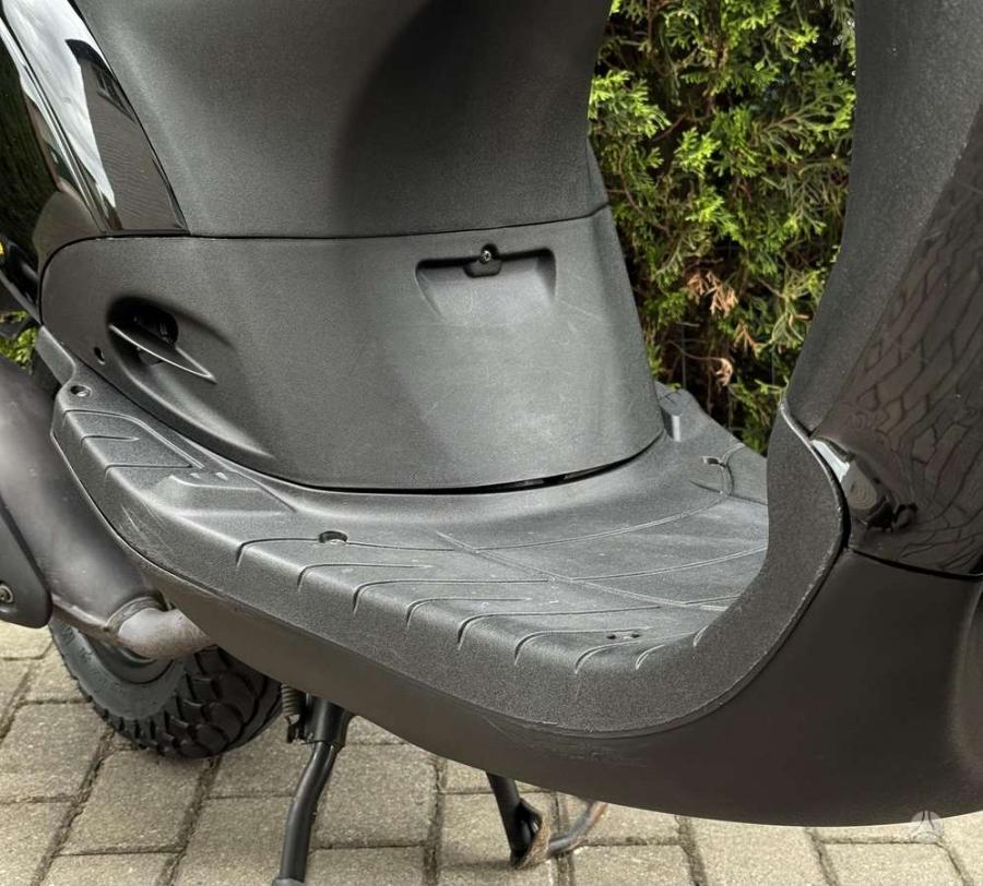 Melns Piaggio ZIP 2003 Marijampole, ar dzinēja tilpumu 49.00 L un nobraukumu 6 tūkst. km par 1999 €, foto 48 vietnē AUTOMOTO.COM.LV