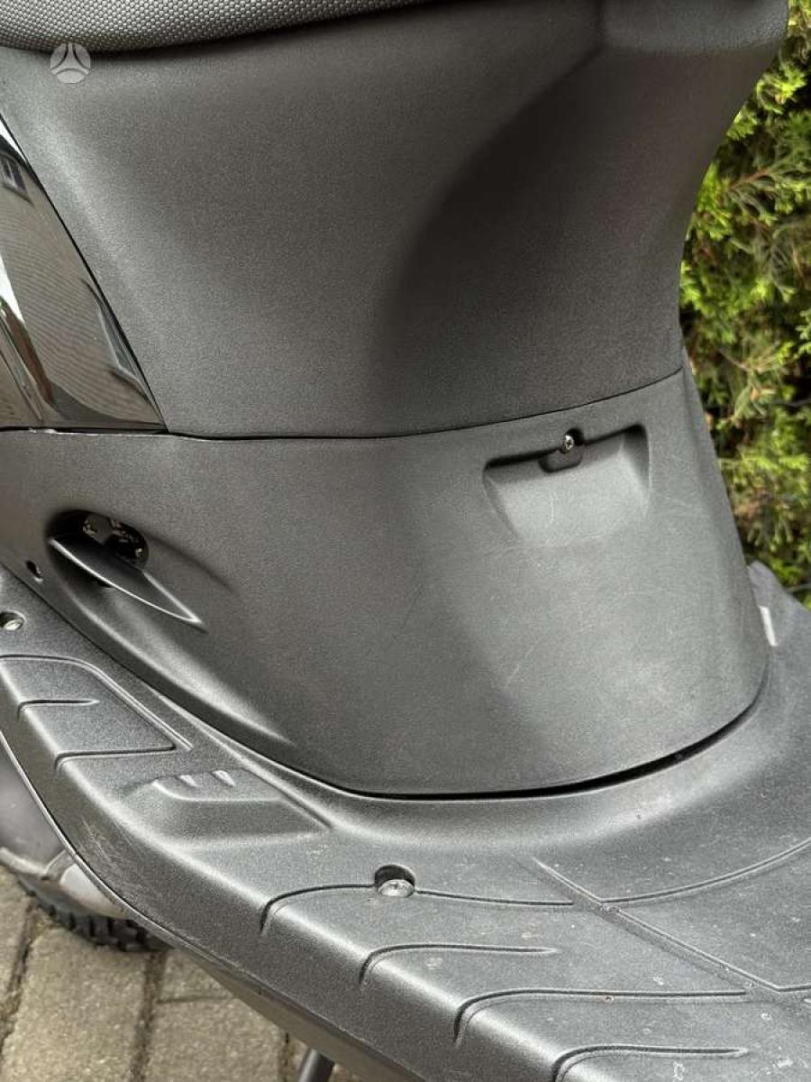 Melns Piaggio ZIP 2003 Marijampole, ar dzinēja tilpumu 49.00 L un nobraukumu 6 tūkst. km par 1999 €, foto 49 vietnē AUTOMOTO.COM.LV