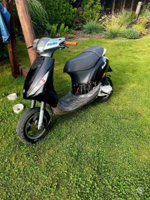 Black Piaggio ZIP 2007 in Kaunas, with an engine capacity of 49.00 L and mileage of 8 thousand km for 850 €, photo  on AUTOMOTO.COM.LV