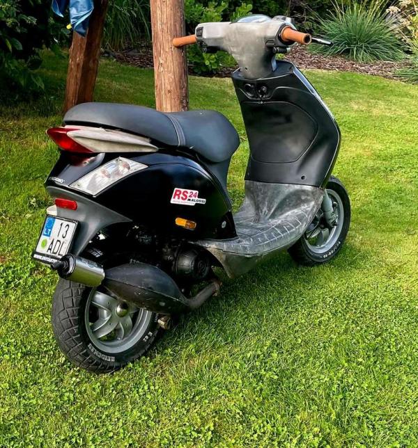 Black Piaggio ZIP 2007 in Kaunas, with an engine capacity of 49.00 L and mileage of 8 thousand km for 850 €, photo 4 on AUTOMOTO.COM.LV