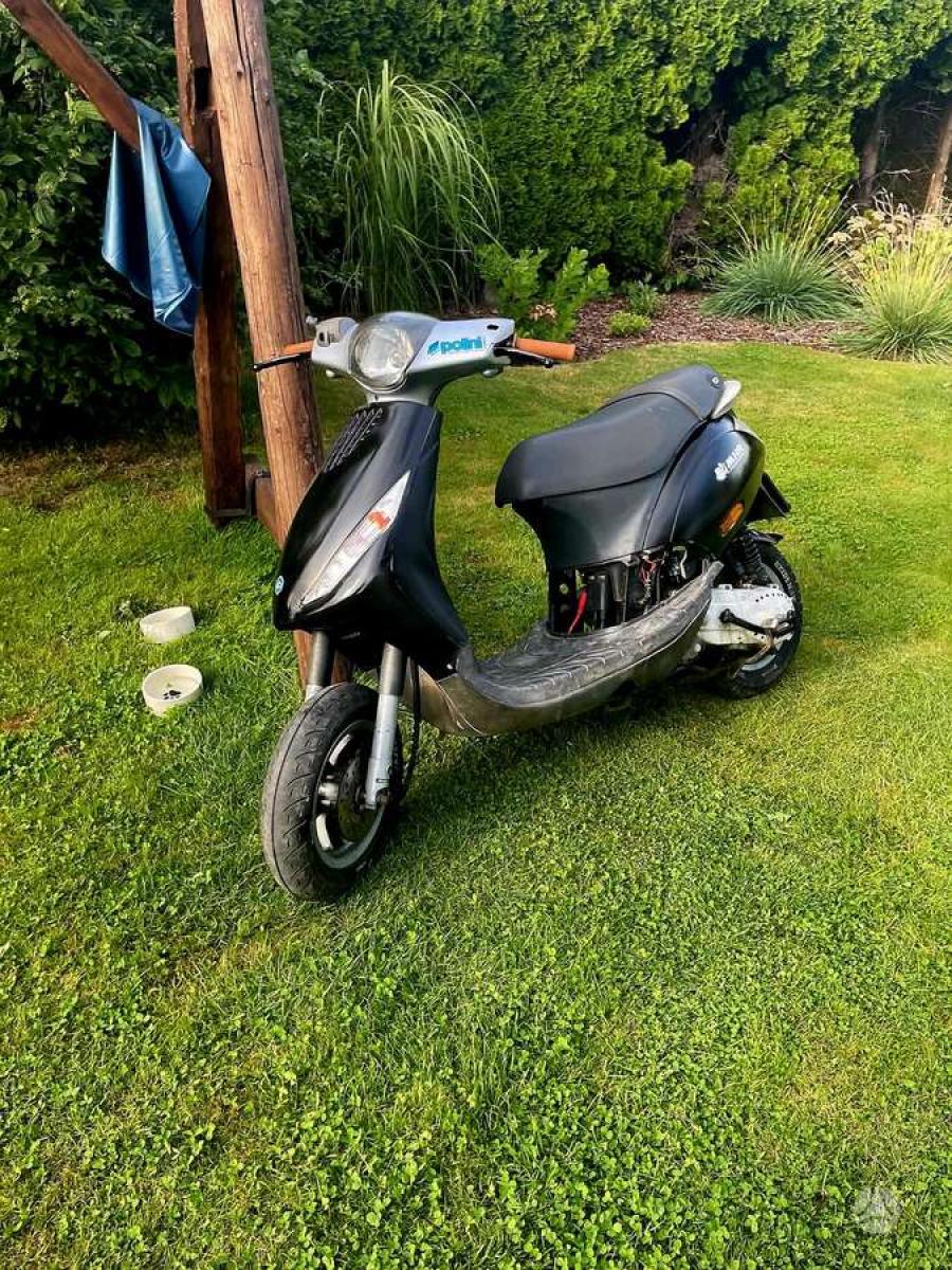 Black Piaggio ZIP 2007 in Kaunas, with an engine capacity of 49.00 L and mileage of 8 thousand km for 850 €, photo 5 on AUTOMOTO.COM.LV