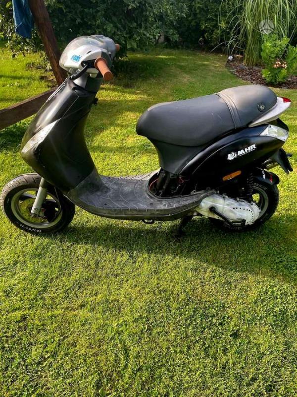 Black Piaggio ZIP 2007 in Kaunas, with an engine capacity of 49.00 L and mileage of 8 thousand km for 850 €, photo 6 on AUTOMOTO.COM.LV