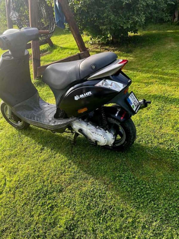 Black Piaggio ZIP 2007 in Kaunas, with an engine capacity of 49.00 L and mileage of 8 thousand km for 850 €, photo 8 on AUTOMOTO.COM.LV