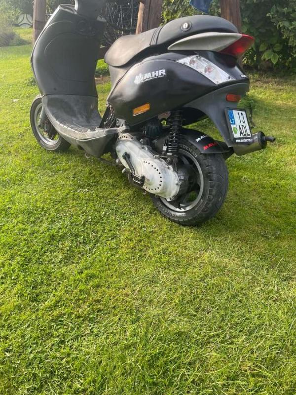 Black Piaggio ZIP 2007 in Kaunas, with an engine capacity of 49.00 L and mileage of 8 thousand km for 850 €, photo 9 on AUTOMOTO.COM.LV